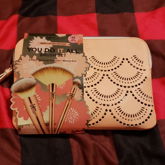 it cosmetics | Makeup | Brand New Limited Edition It Brush Set | Poshmark